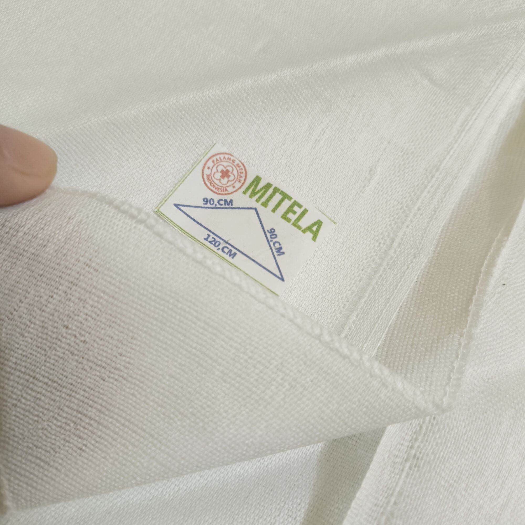 Mengenal Lebih Dekat Kain Mitela, Si Penolong Serbaguna di Kotak P3K