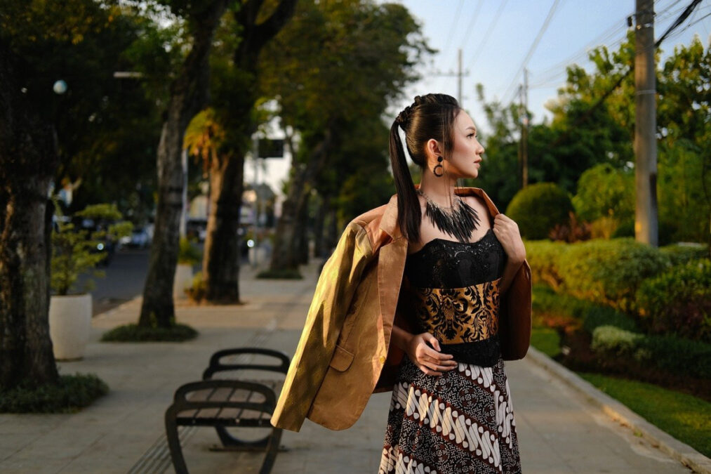 Fashionable Dengan Batik, Dari Gaya Kasual, Formal, Hingga Glamour