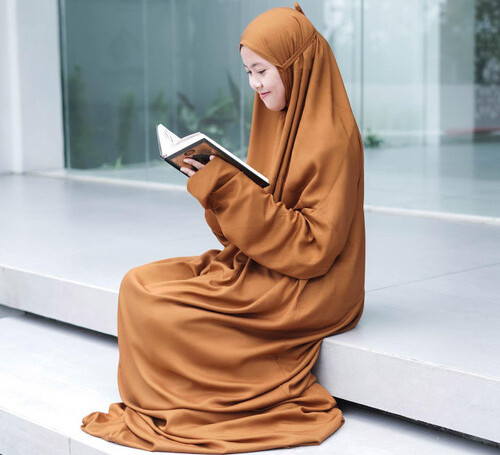 8 Inspirasi Model Mukena Kekinian, Praktis dan Super Cantik!