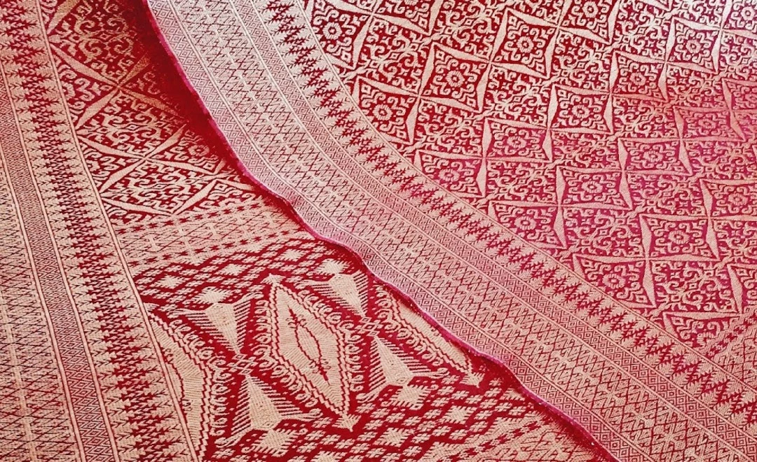 Mengenal Songket Pandai Sikek, Kain Tenun Bersulam Emas Khas Sumatera Barat