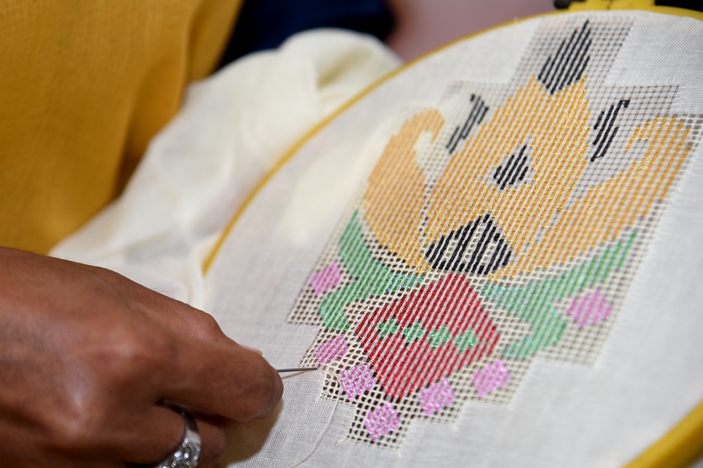 Melirik Pesona Karawo, Kain Khas Gorontalo Dengan Sulaman Paling Rumit ...