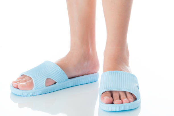 10 Rekomendasi Sepatu dan Sandal yang Nyaman Untuk Wanita Berkaki Lebar