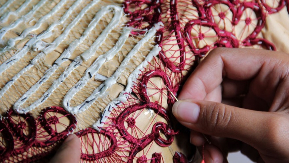 Terkenal Di Mancanegara, Inilah Daya Tarik Kain Sulam Usus Khas Lampung