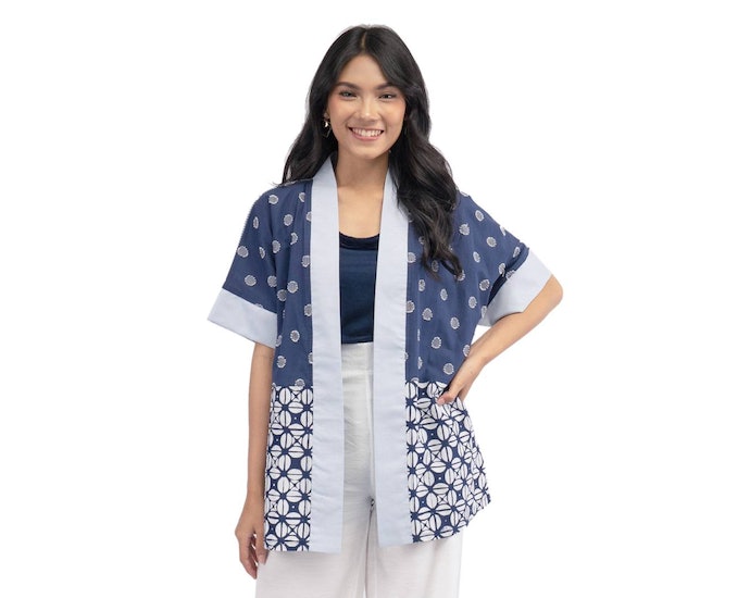 10 Inspirasi Model Outer Batik Wanita Kekinian, Cocok Buat Ngantor ...