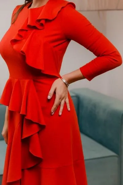 Mengenal Detail Flounces, Ruffles Dan Tucks Pada Busana