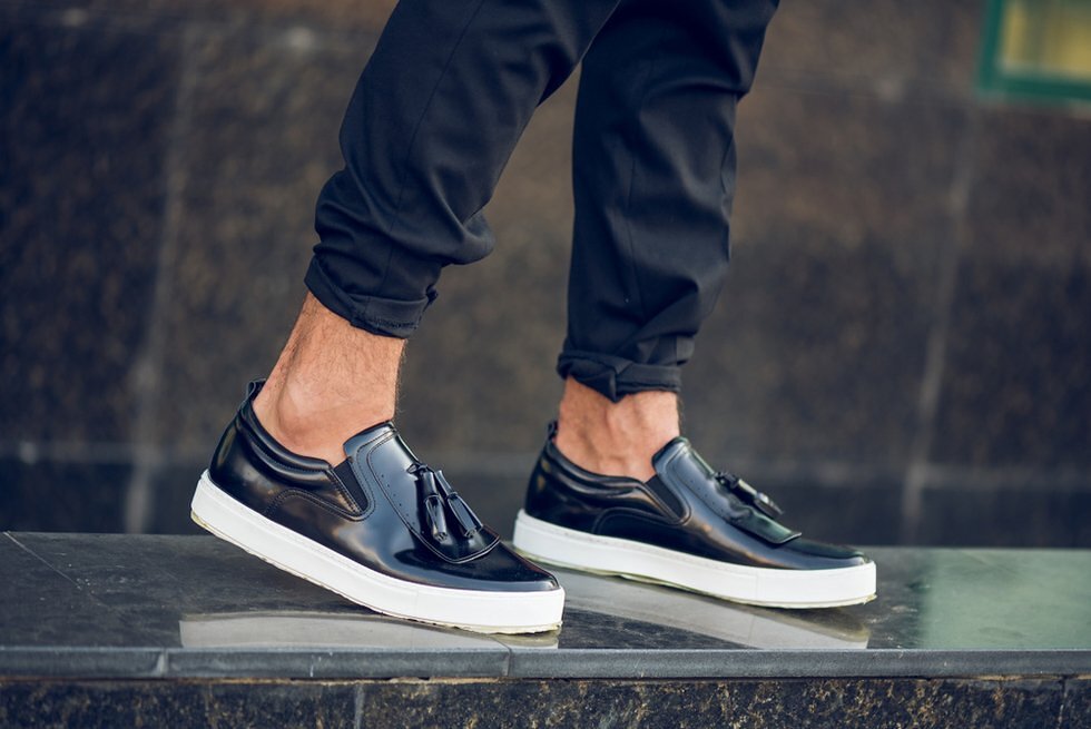 10+ Model Sepatu Pria Dan Wanita Yang Super Trendy