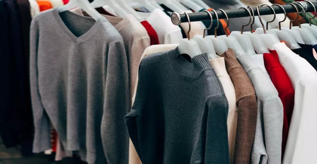 Apa Sih Bedanya Hoodie, Jaket, dan Sweater?