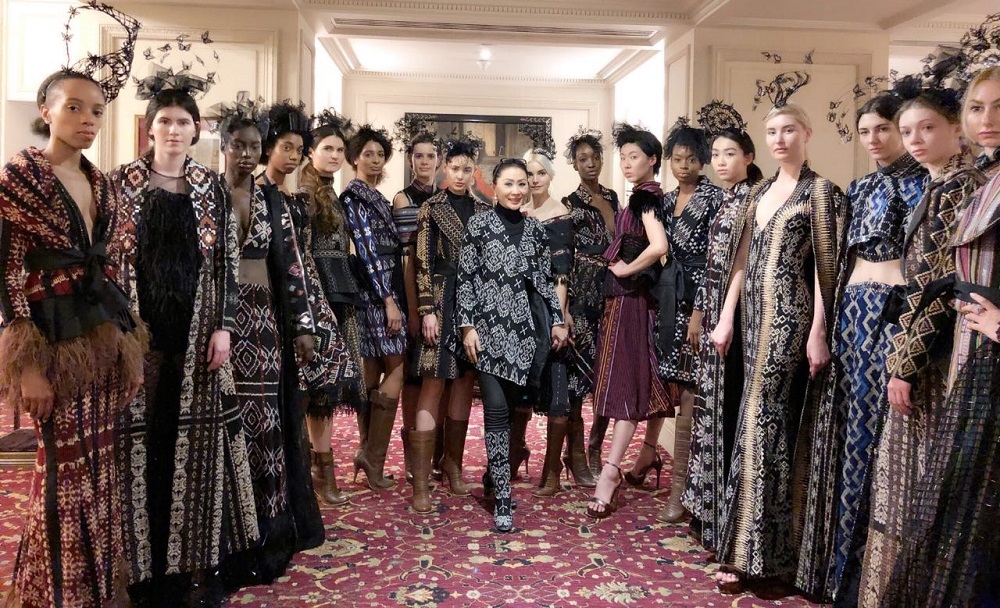 Maksimalkan Pesona Busana Kain Tenun Dengan Teknik Draping